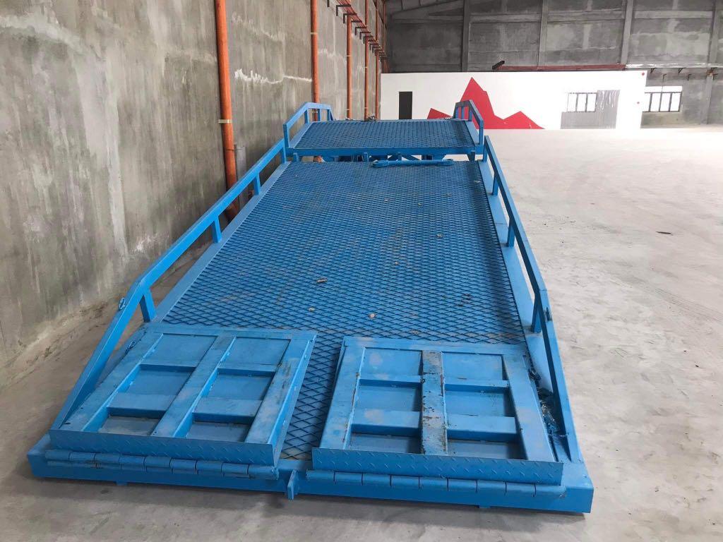FORKLIFT adjustable ramp loading and unloading 12 tons capacity ...