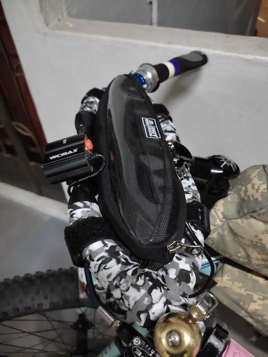 Handlebar Bags - Jones Loopbar, LKLM, Surly Moloko, Comfort bar ...