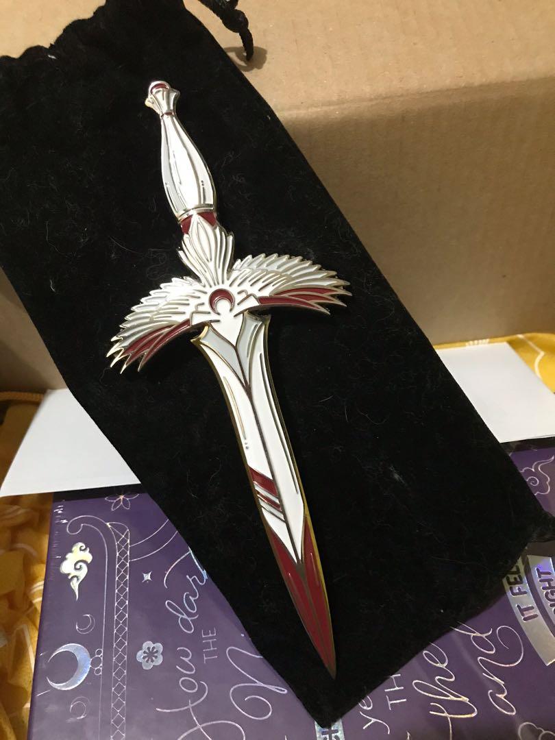 Nevernight Mia Corvere (Gravebone) Dagger Replica by Illumicrate ...