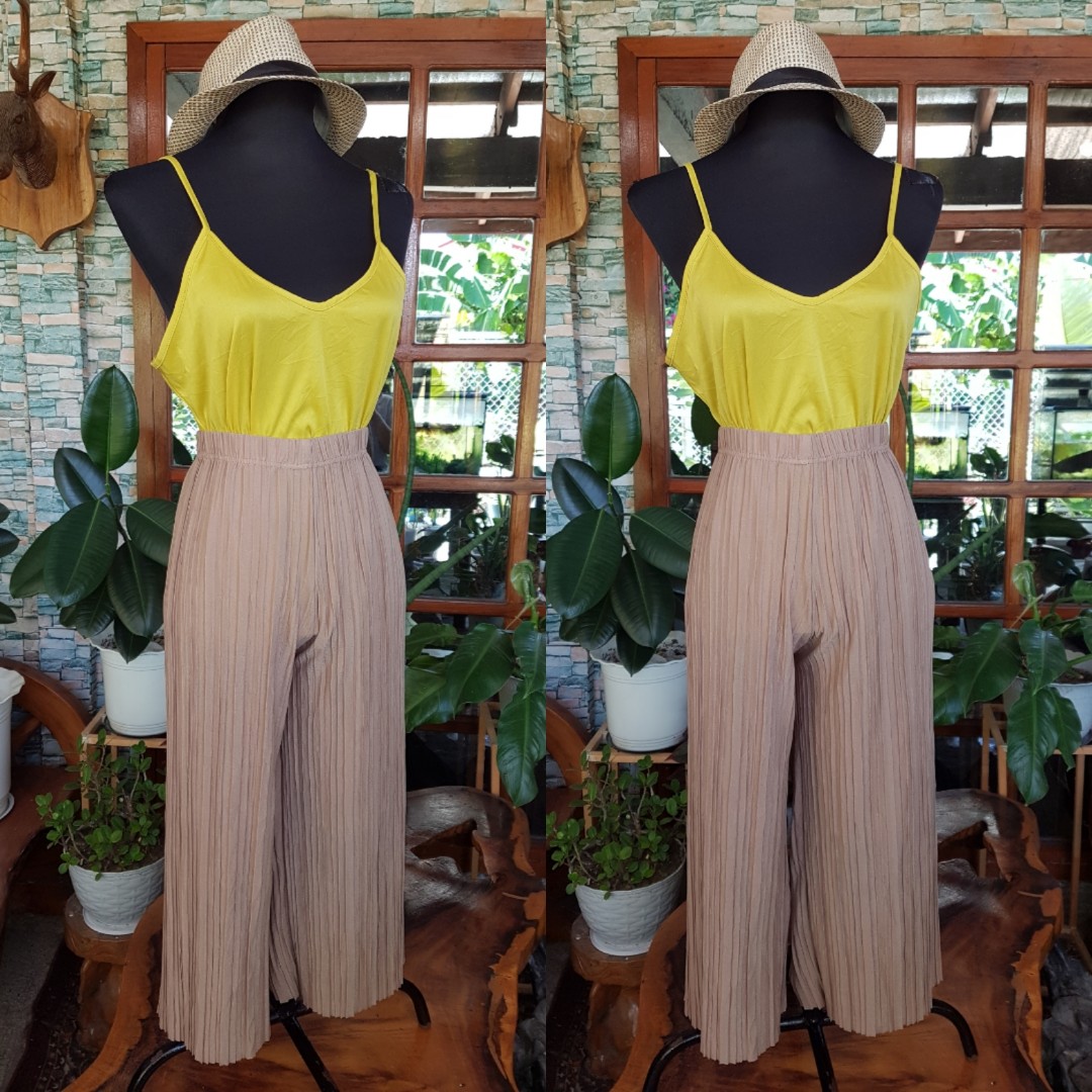 PLEATED CULLOTES, Women's Fashion, Bottoms, Other Bottoms on Carousell