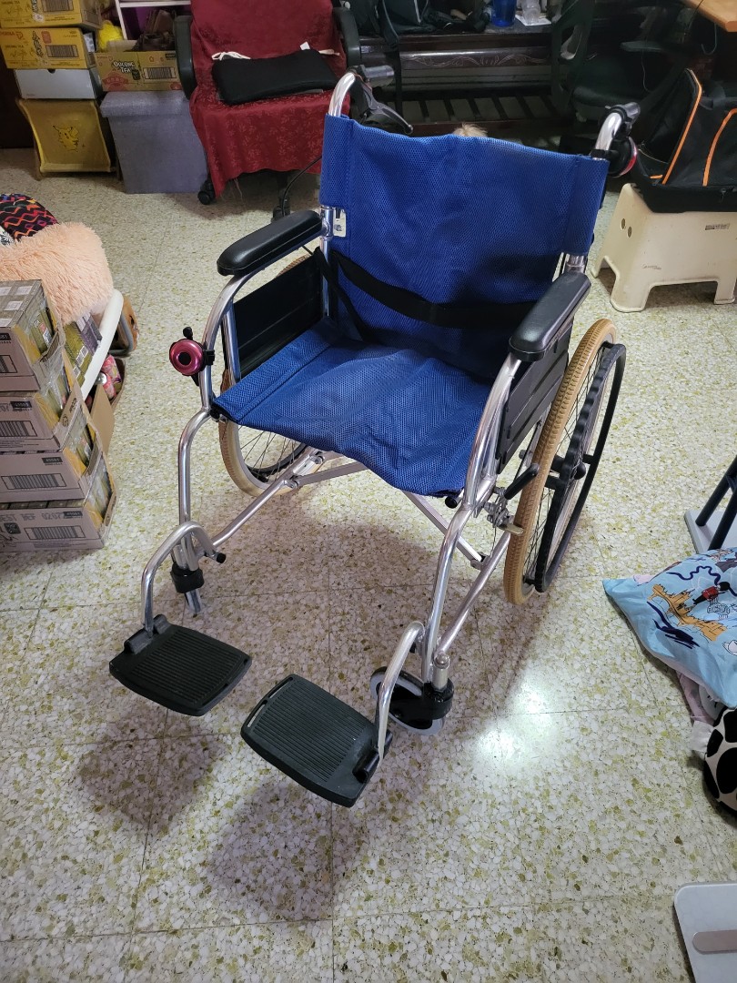 Retractable wheel chair, Health & Nutrition, Assistive & Rehabilatory ...