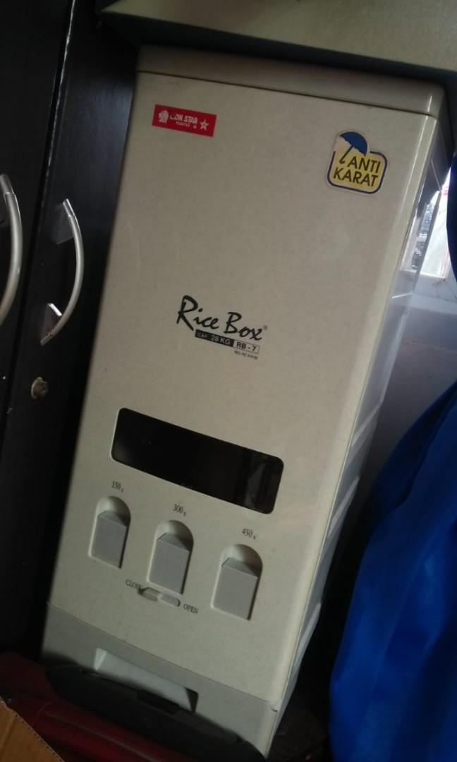 Rice box lion star 28liter, Kitchen & Appliances di Carousell
