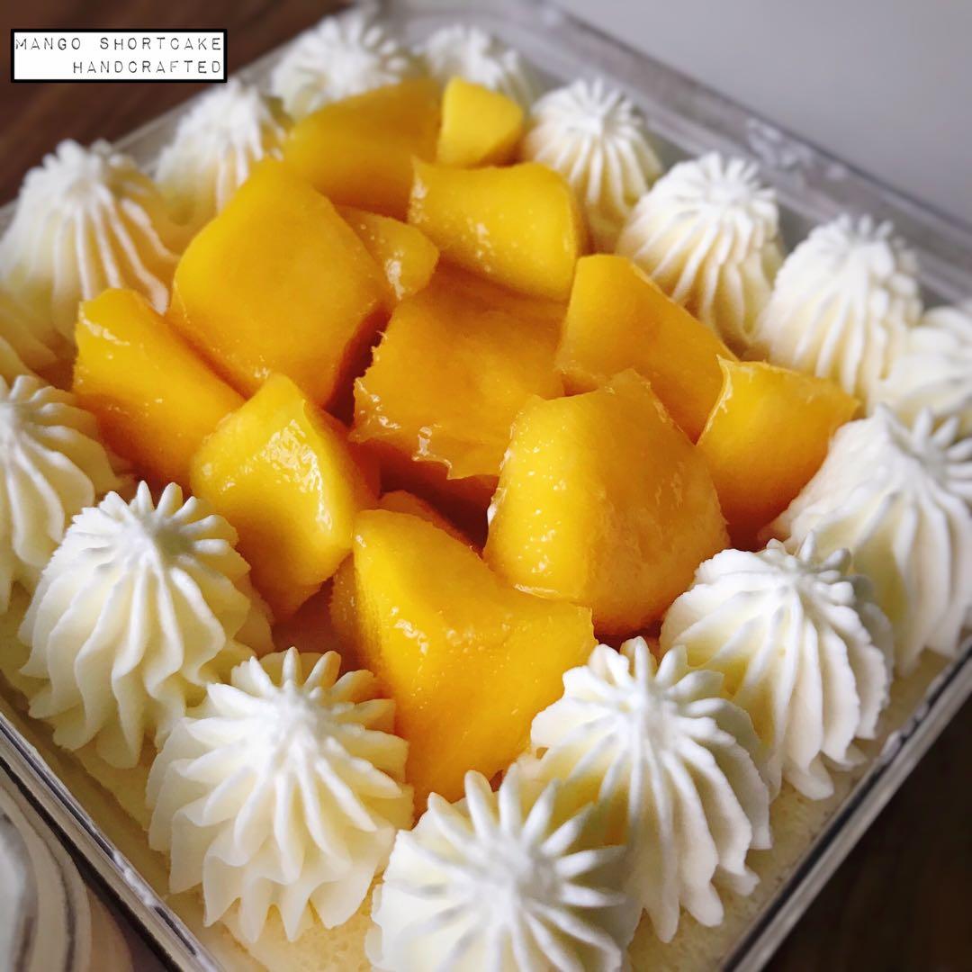 Strawberry Shortcake / Mango Shortcake in the box, Food & Drinks ...