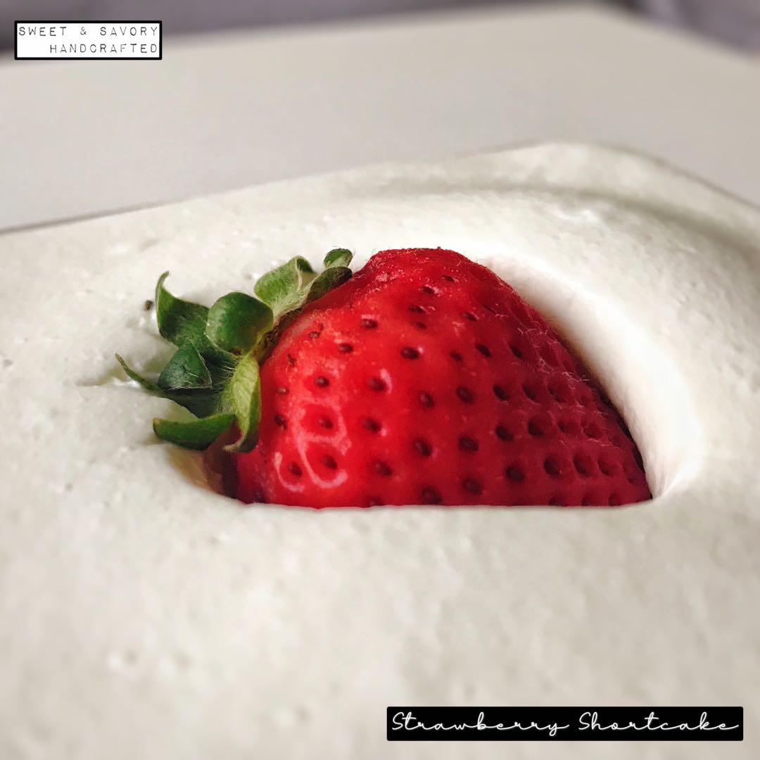 Strawberry Shortcake / Mango Shortcake in the box, Food & Drinks ...