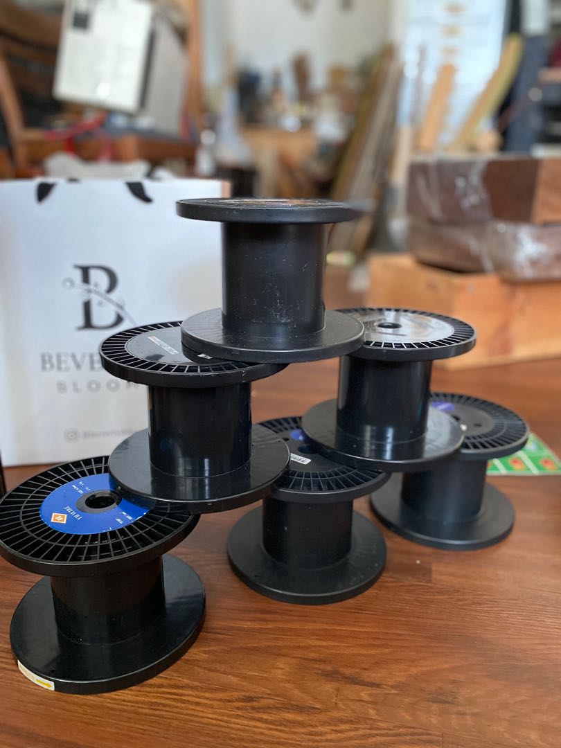 Sturdy plastic Reels for ribbons or string, Hobbies & Toys, Stationery ...