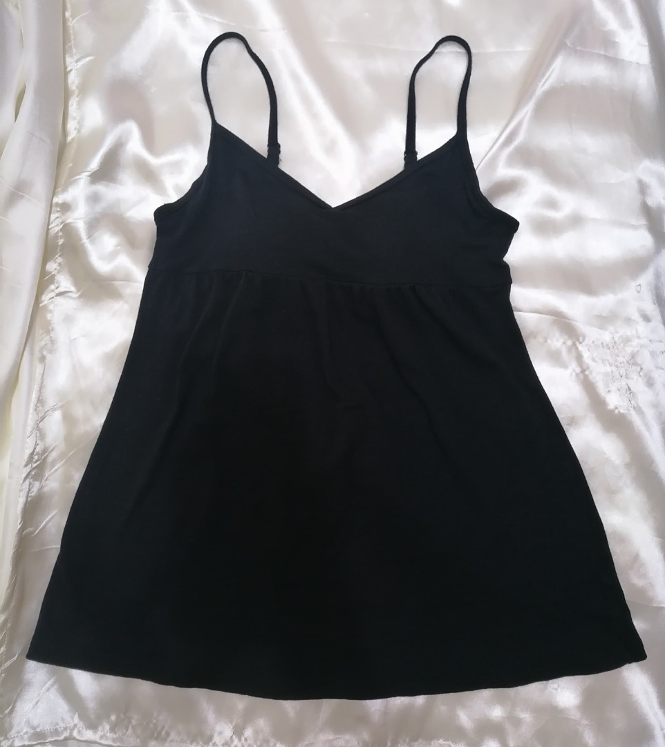 Uniqlo padded spaghetti top, Women's Fashion, Tops, Others Tops on ...