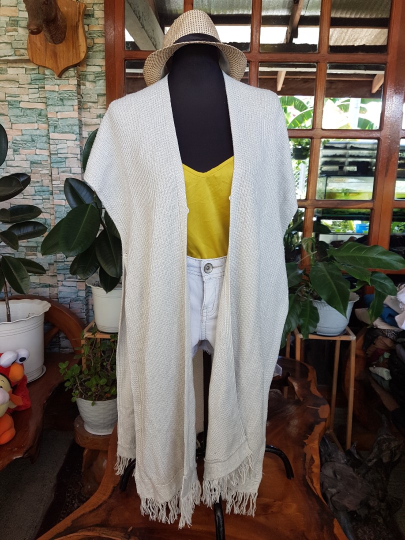 Uniqlo poncho, Women's Fashion, Coats, Jackets and Outerwear on Carousell