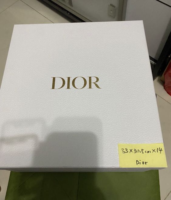 Dior box authentic 盒 包裝 禮物, 女裝, 飾物及配件, 飾物架、飾物盒、飾物收納盒 - Carousell