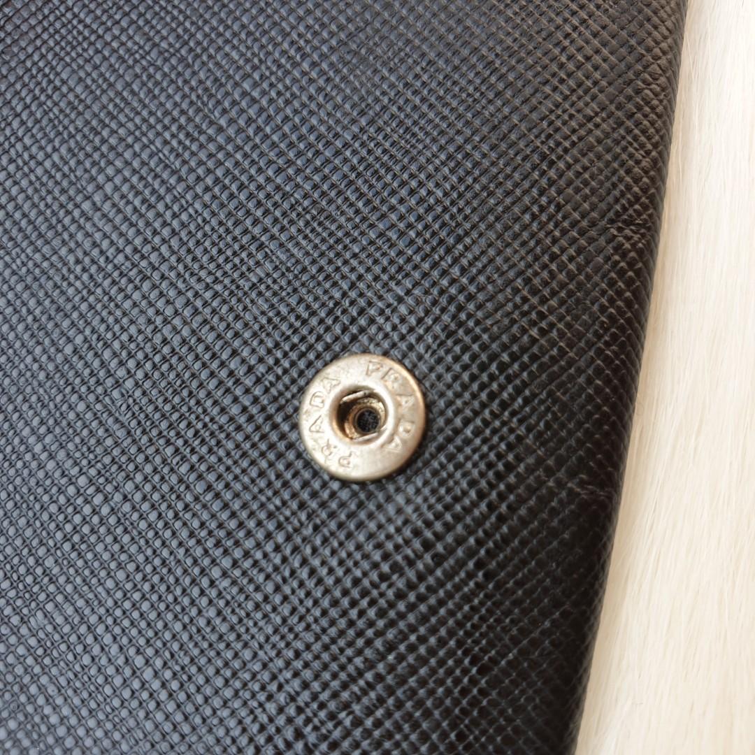 Dompet Prada Kartu Lipat Mini Kulit Asli Pria Second Preloved Branded ...