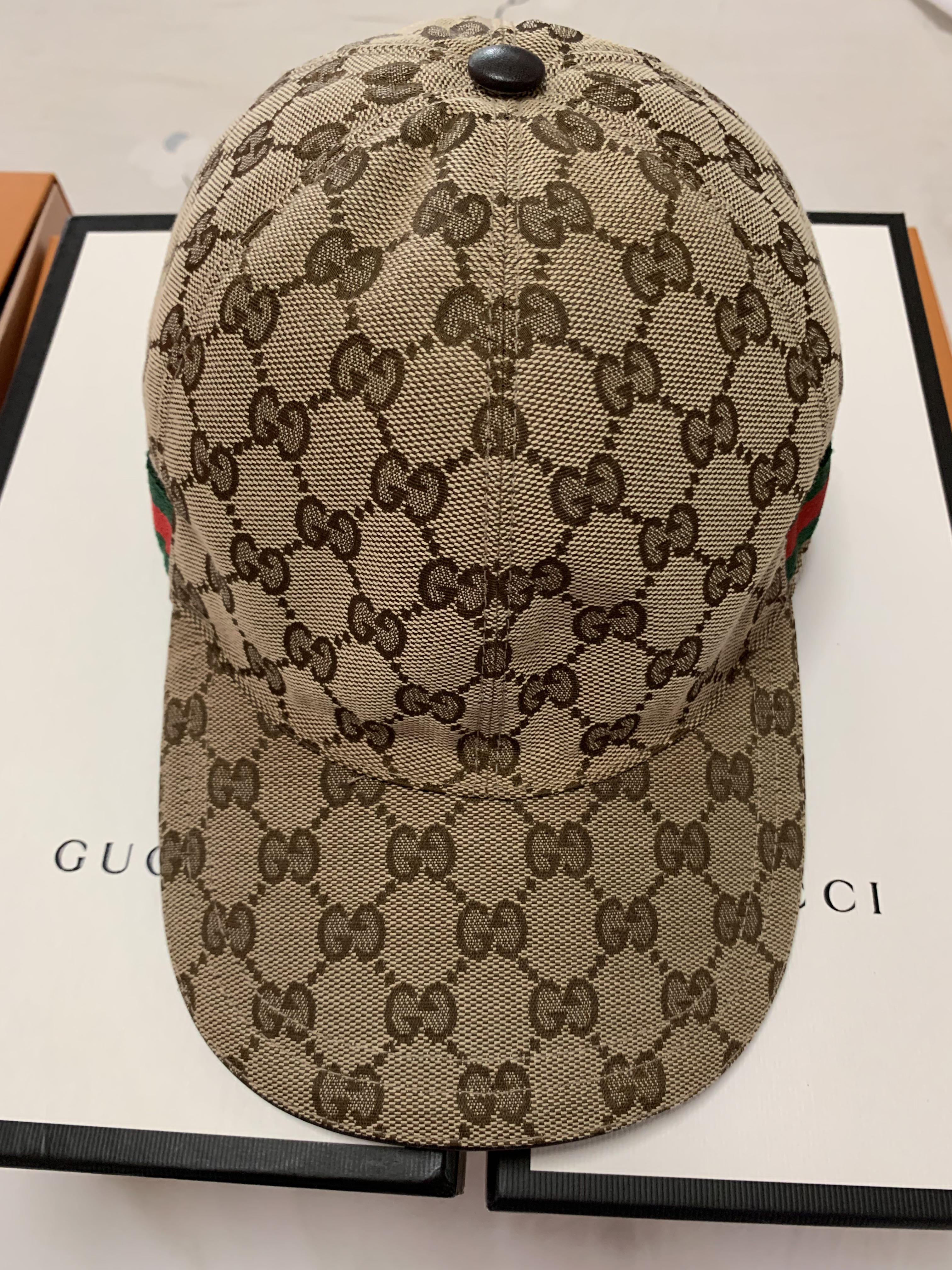 GUCCI Cap , Men's Fashion, Watches & Accessories, Caps & Hats on Carousell