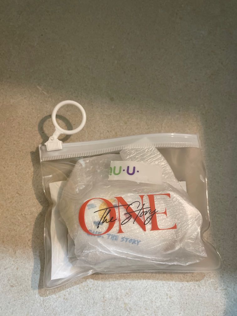 izone iz*one one the story chaeyeon galaxy buds xase, Hobbies & Toys ...