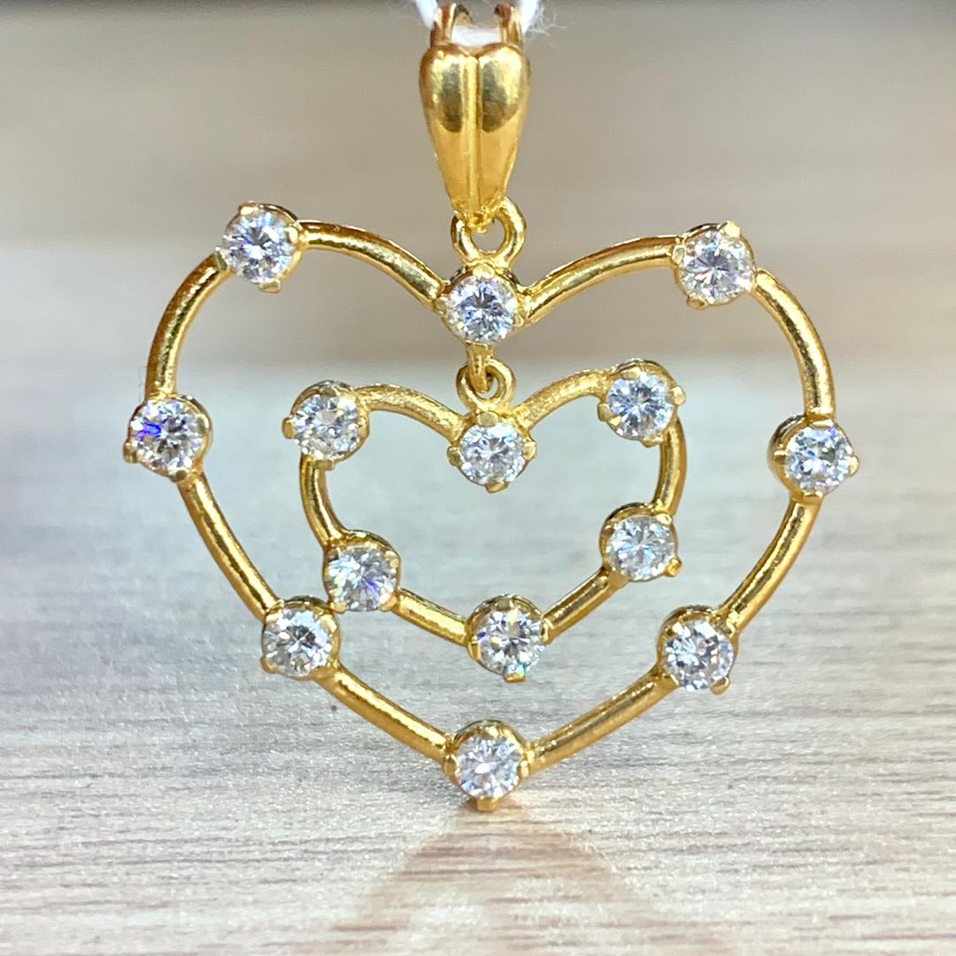 JE- Diamond Heart Shaped Pendant, Women's Fashion, Jewelry & Organisers ...