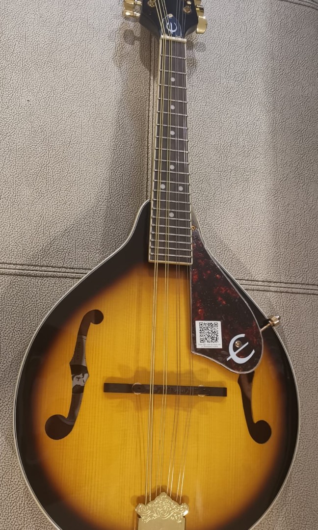 MANDOLIN, Hobbies & Toys, Music & Media, Musical Instruments on Carousell