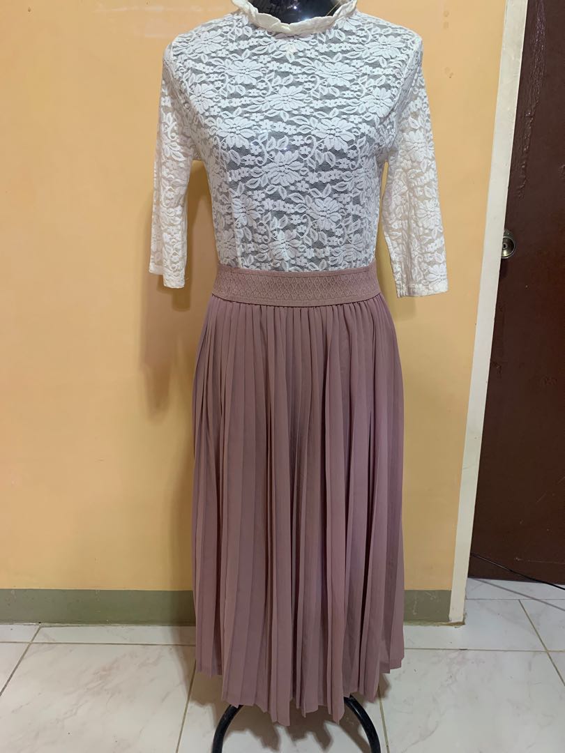 Terno lace top and pleated skirt, Women's Fashion, Bottoms, Skirts on ...