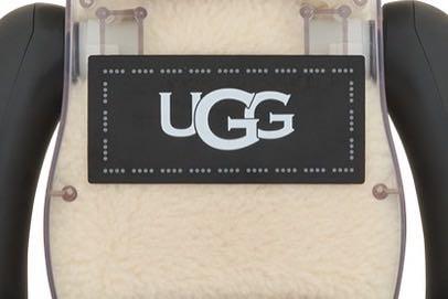 UGG 2022 bearbrick 1000%, 興趣及遊戲, 玩具 & 遊戲類 - Carousell