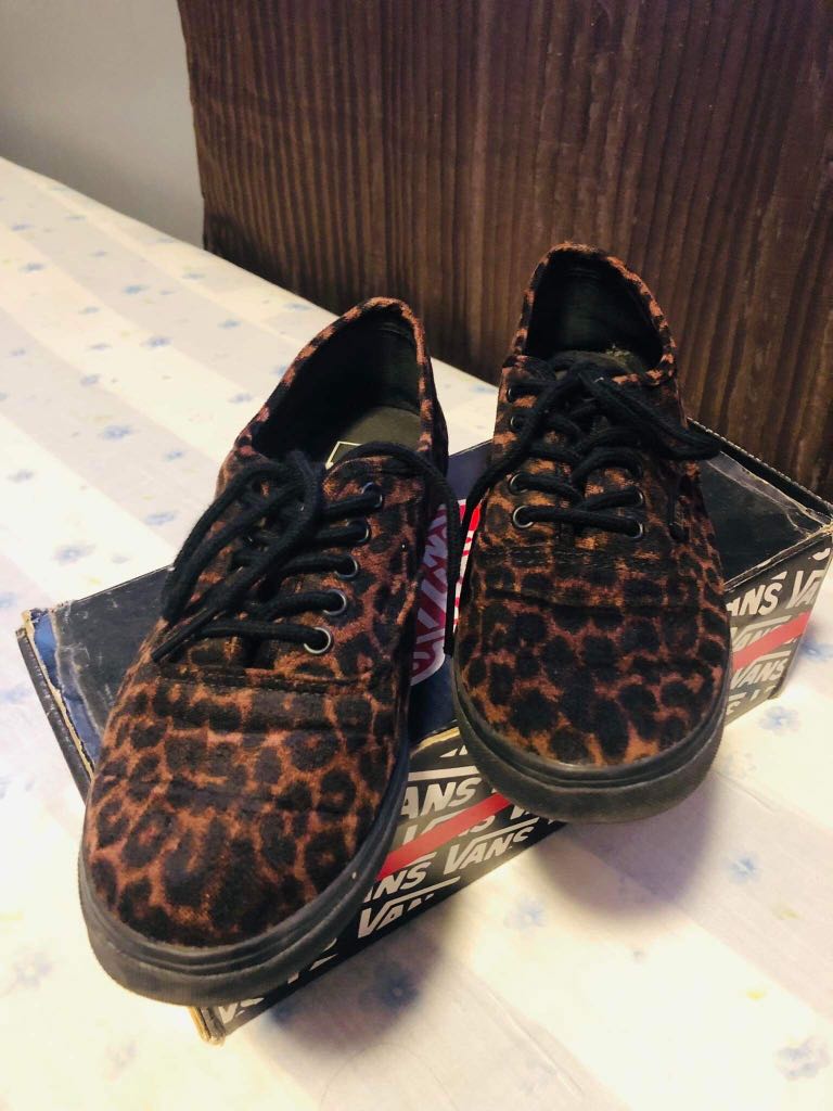 Vans lo pro, Women's Fashion, Footwear, Sneakers on Carousell