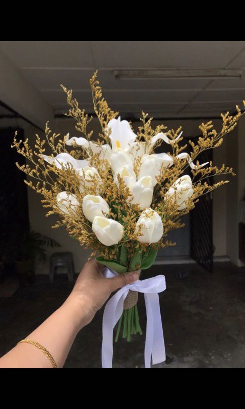 Bunga tangan nikah pengantin, Hobbies & Toys, Stationery & Craft ...