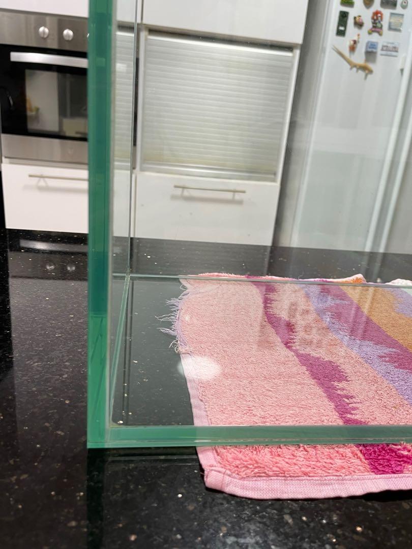 Crystal glass tank with complete Netlea light, Pet Supplies, Homes ...