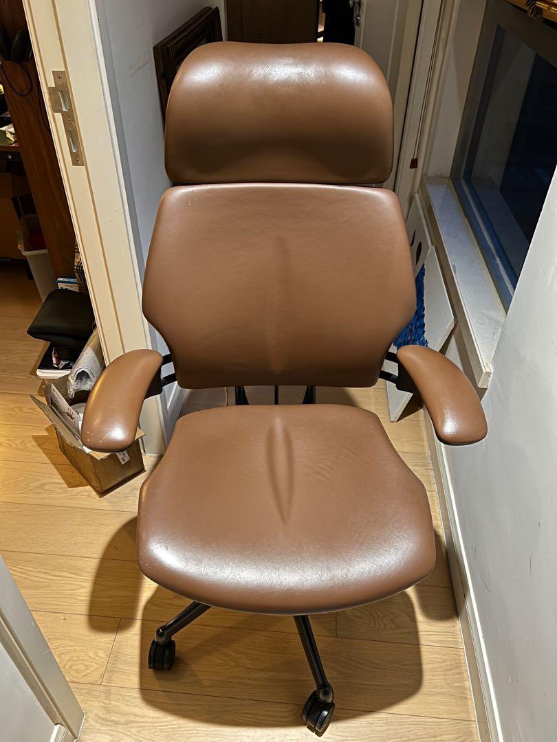 Humanscale Freedom Chair with headrest, 傢俬＆家居, 傢俬, 椅子 - Carousell