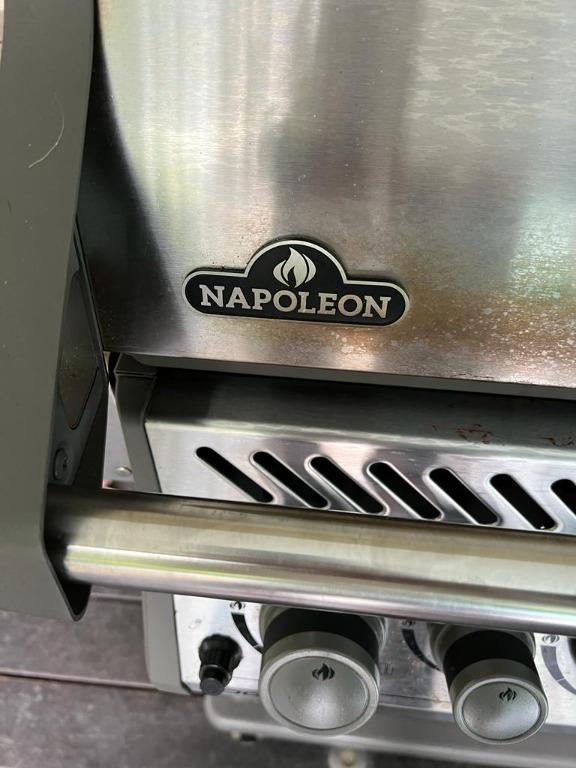 Napolean Rogue XT BBQ with Infrared Side Burner, TV & Home Appliances ...