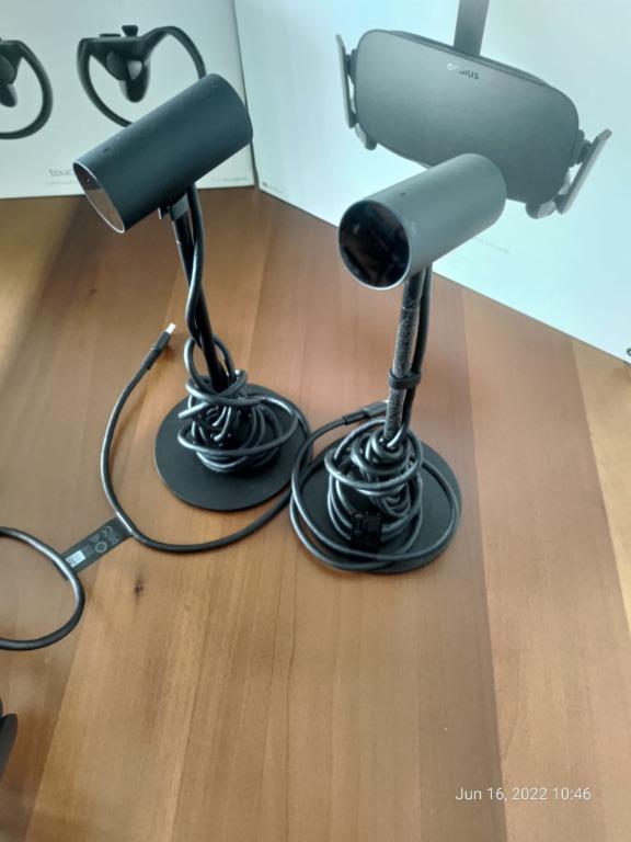 Oculus Rift CV1 with 3 Base Stations, Video Gaming, Gaming Accessories ...