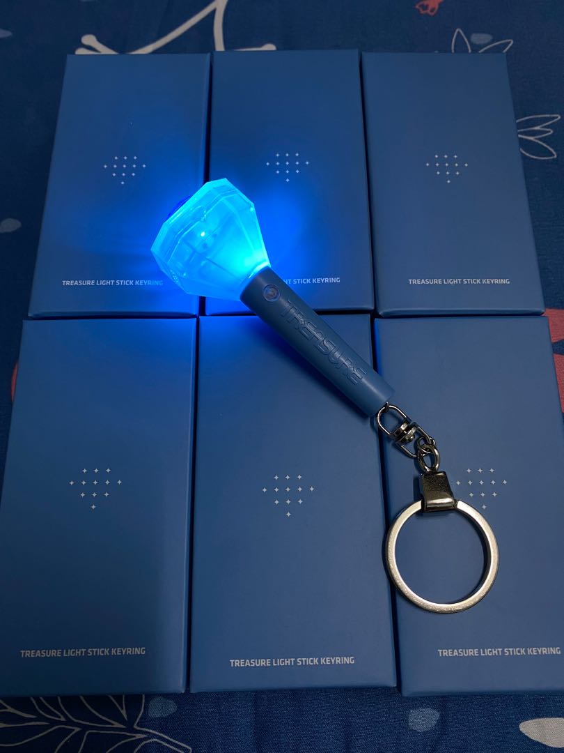 TREASURE LIGHTSTICK KEYRING TEULIGHT, Hobbies & Toys, Memorabilia ...
