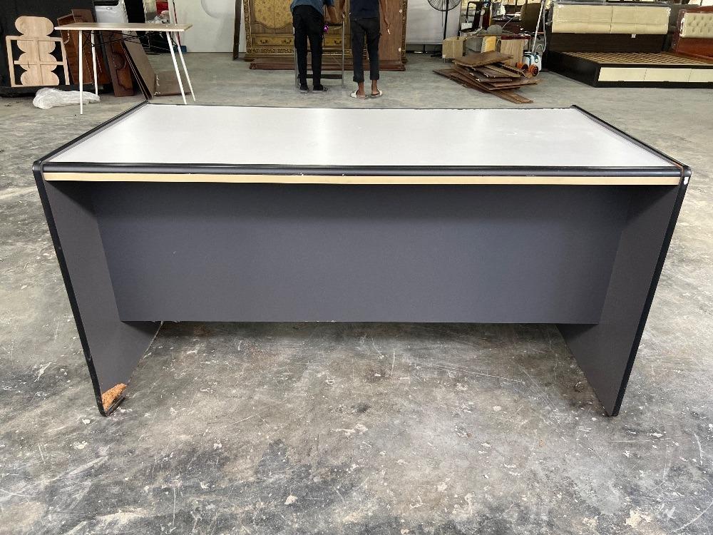 Wooden Office Desk Grey Colour / Meja Pejabat Kayu Warna Kelabu ...