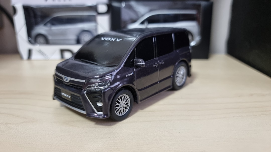 1/30 purple violet Toyota Voxy Toy Model car scale model Takara Tomy ...