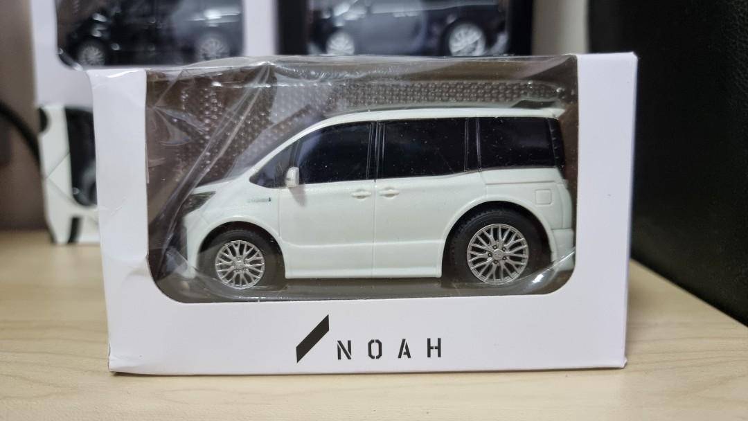 1/30 white Toyota Noah Toy Model car scale model Takara Tomy, Hobbies ...