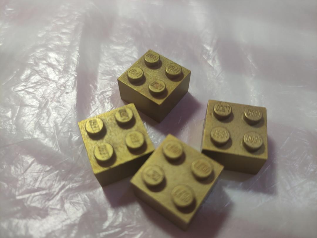 (85% new. 罕有) Lego METALLIC gold brick 2x2 四粒金屬效果光面金磚, 興趣及遊戲, 玩具 & 遊戲類 ...