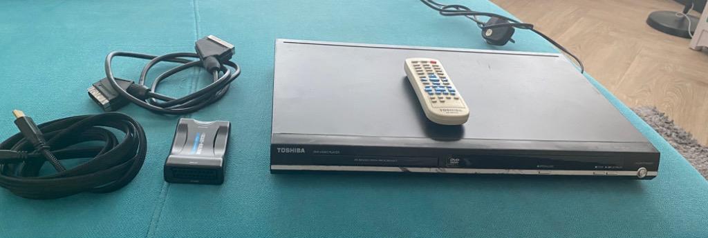 DVD player with scart to hdmi adapter., Hobbies & Toys, Music & Media ...