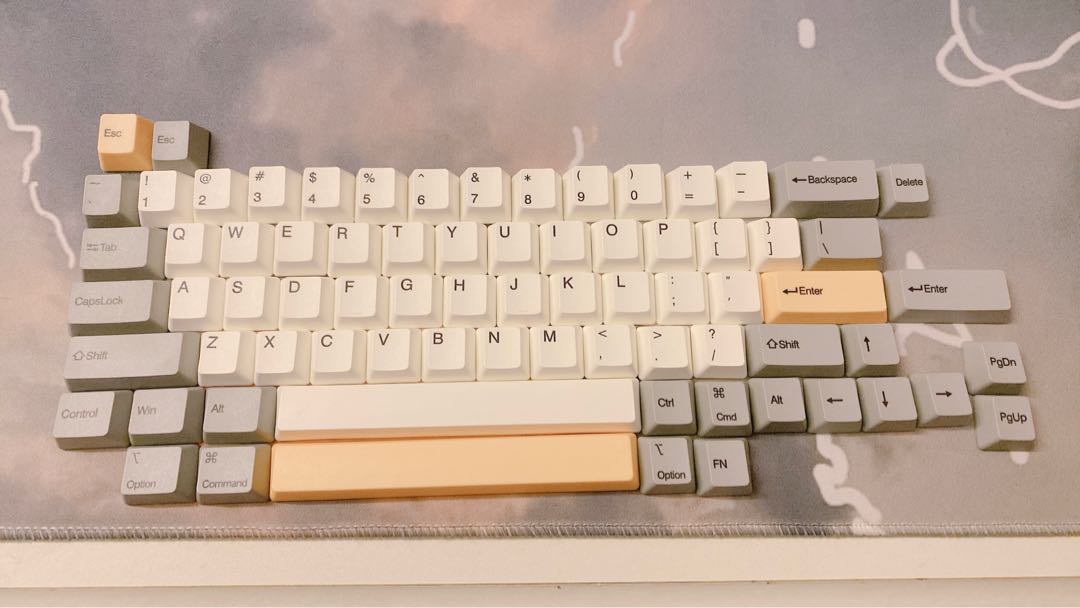 Keydous NJ68 stock keycaps + spare (white/yellow/grey), Computers ...