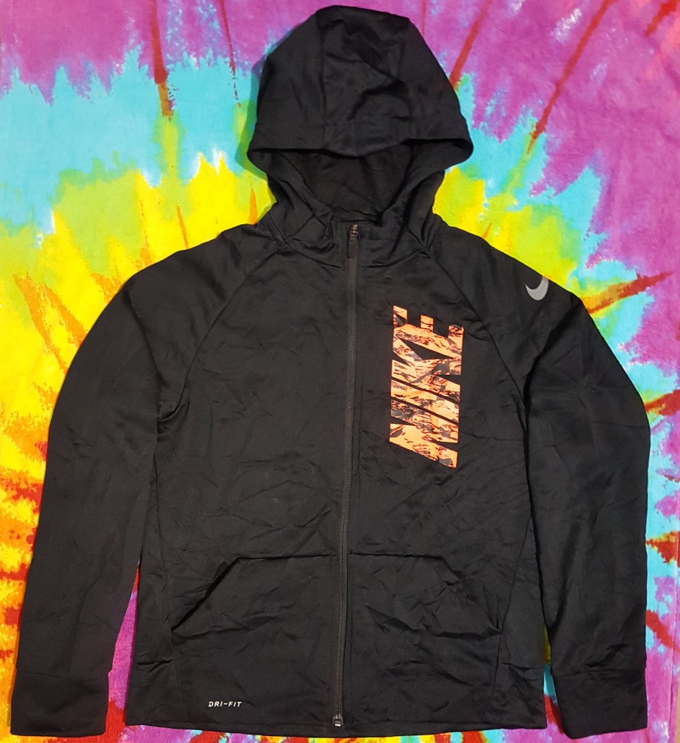Nike training jacket, Men's Fashion, Activewear on Carousell
