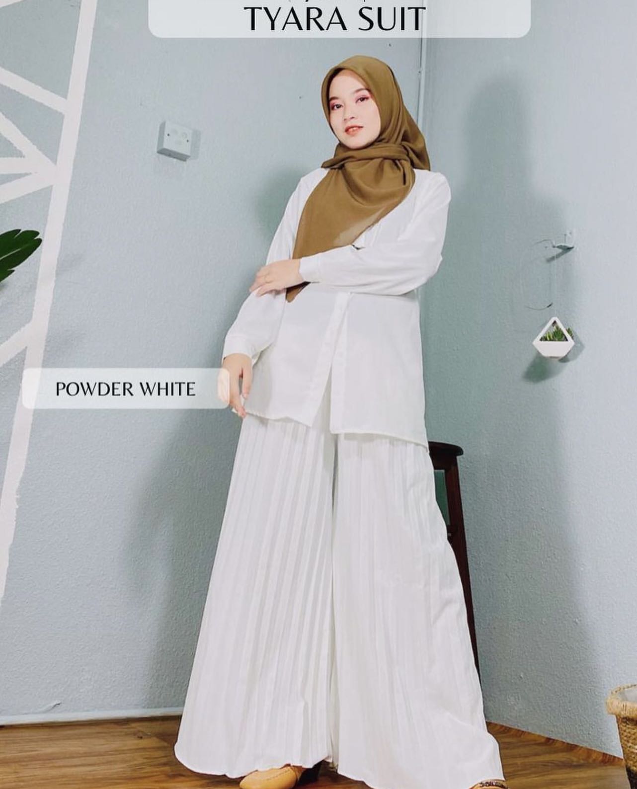 Preloved Tyara Suit White Color by Yuki Hq, Women's Fashion, Dresses ...