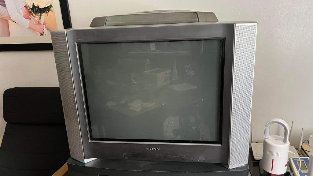 Super SALE TV Sony WEGA Trinitron 29” with Subwoofer for KARAOKE and ...