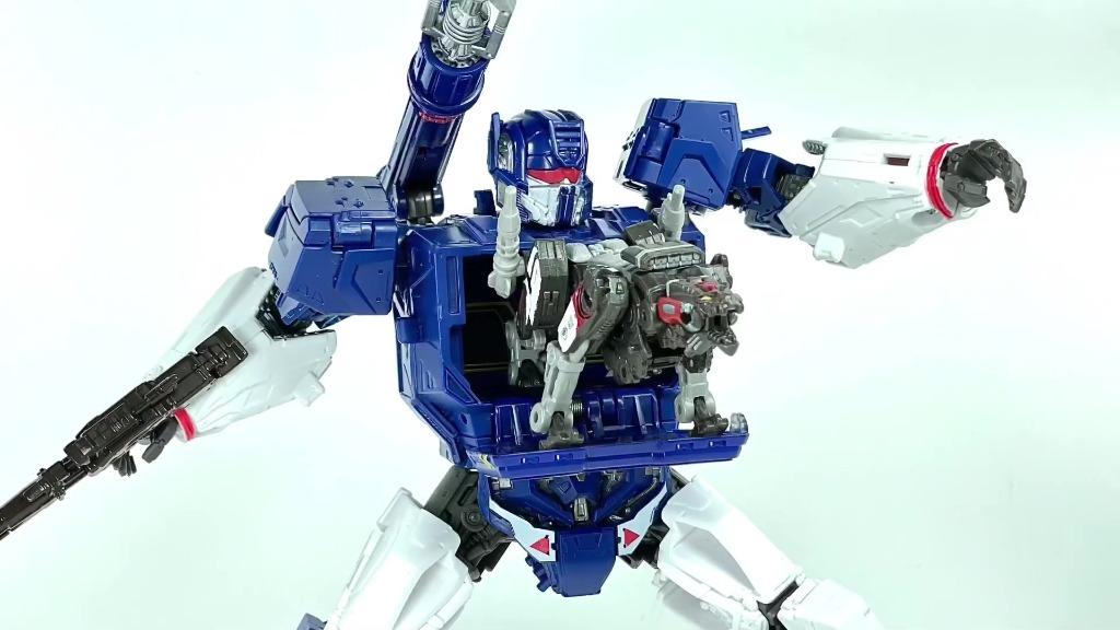 TRANSFORMERS: BUMBLEBEE STUDIO Series 83 Voyager Class Soundwave and ...
