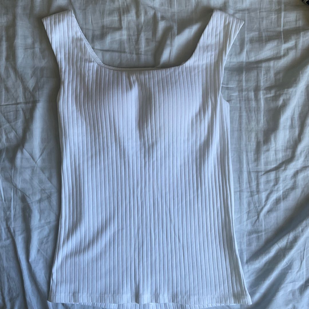 Uniqlo sando bra top, Women's Fashion, Tops, Sleeveless on Carousell