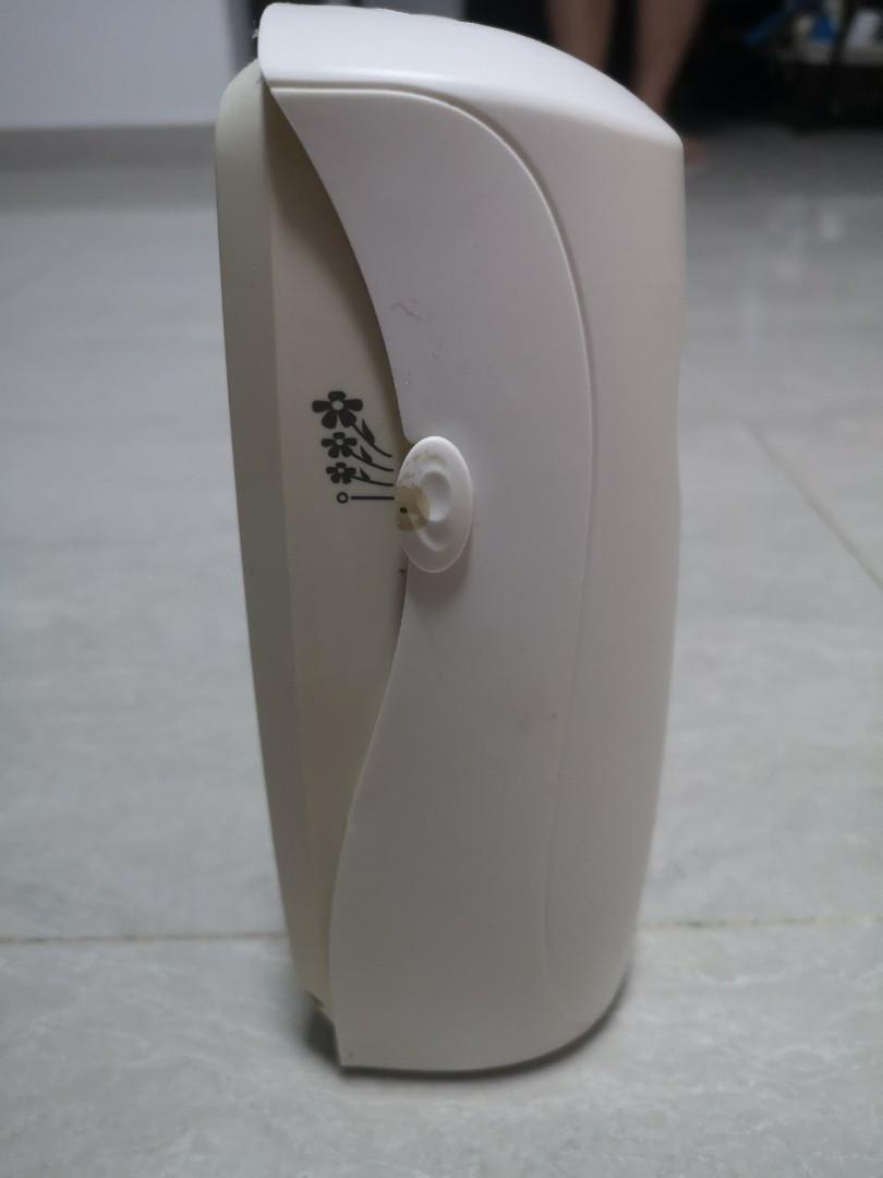 Air wick dispenser, Furniture & Home Living, Home Fragrance on Carousell