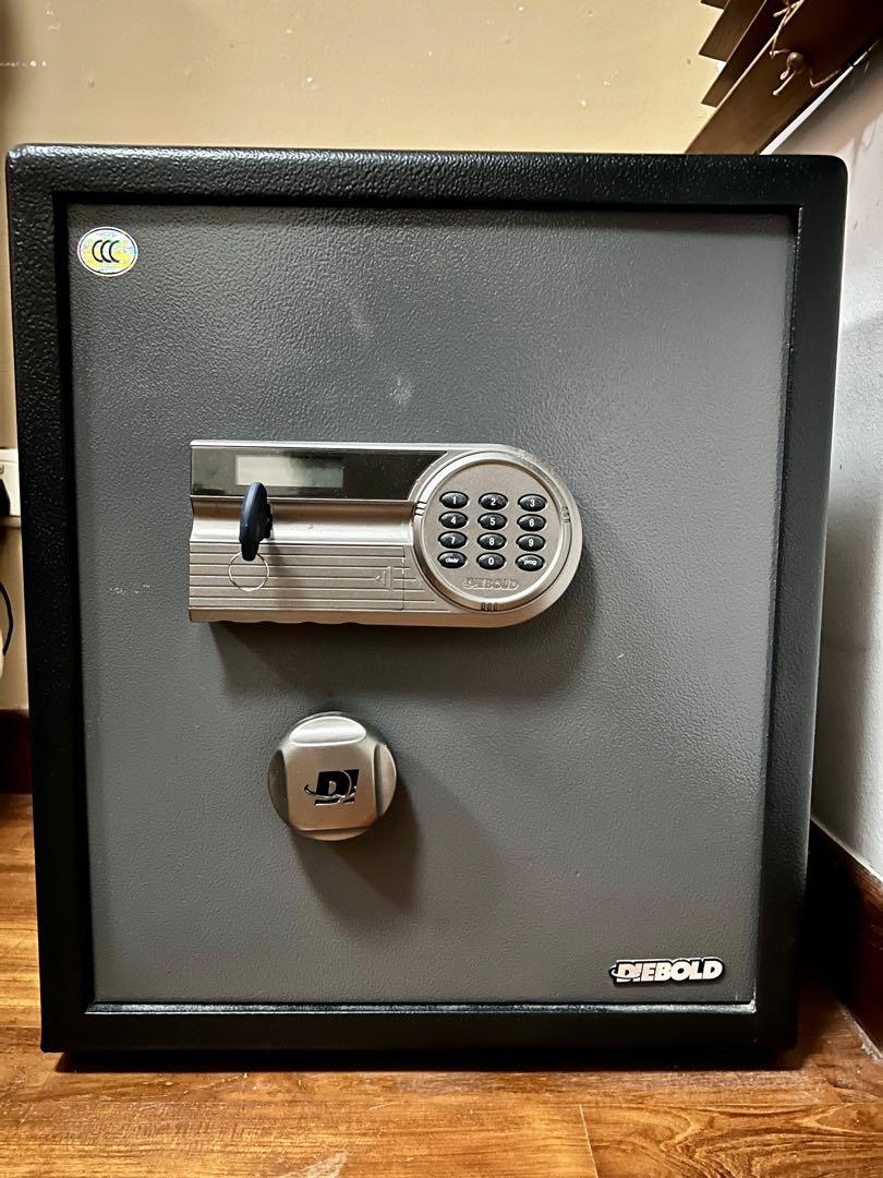Diebold Safe, Furniture & Home Living, Security & Locks, Safe on Carousell
