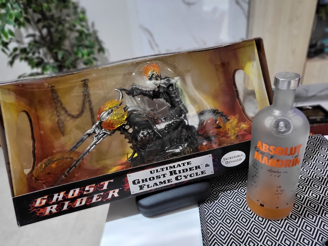 Ghost Rider Ultimate 12 inches Ghost Rider & Flame Cycle Figure ...