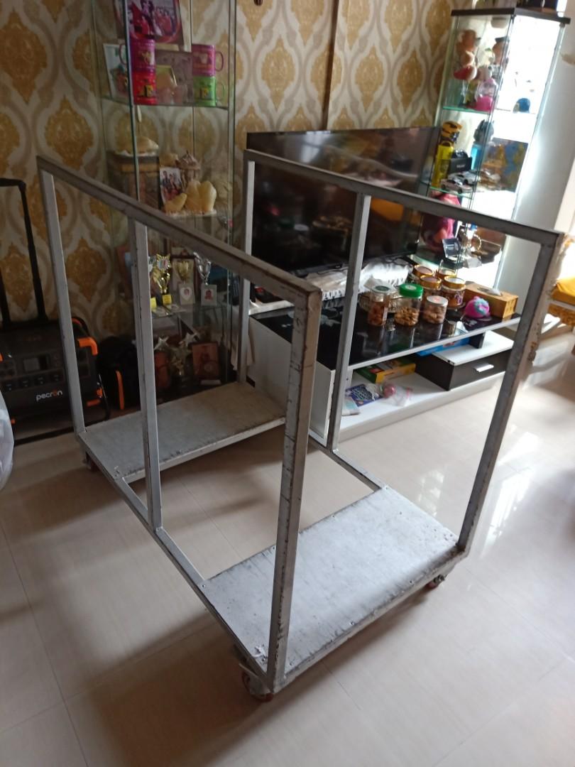 Heavy duty trolley/round table storage rack, Furniture & Home Living ...