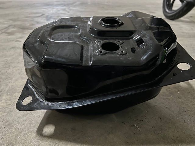 LC fuel tank, Motorcycles, Motorcycle Accessories on Carousell