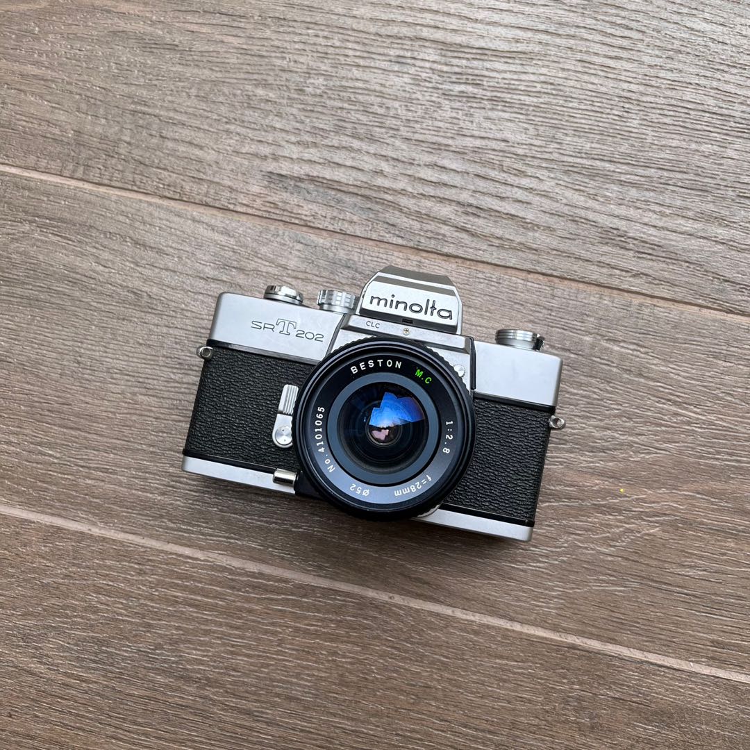 Minolta SRT 202 with 28mm f/2.8 lens [35mm Film Camera], Photography ...
