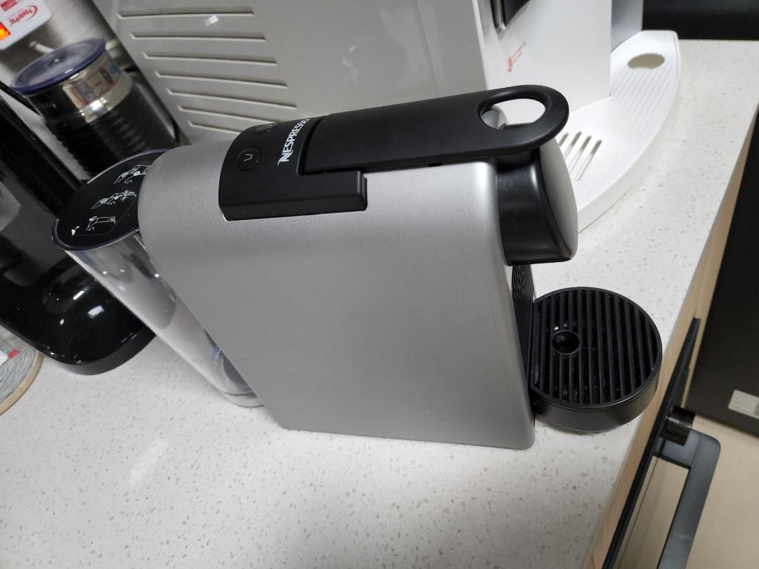 Nespresso Essenza Mini Silver w 1 sleeve of Coffee, TV & Home ...