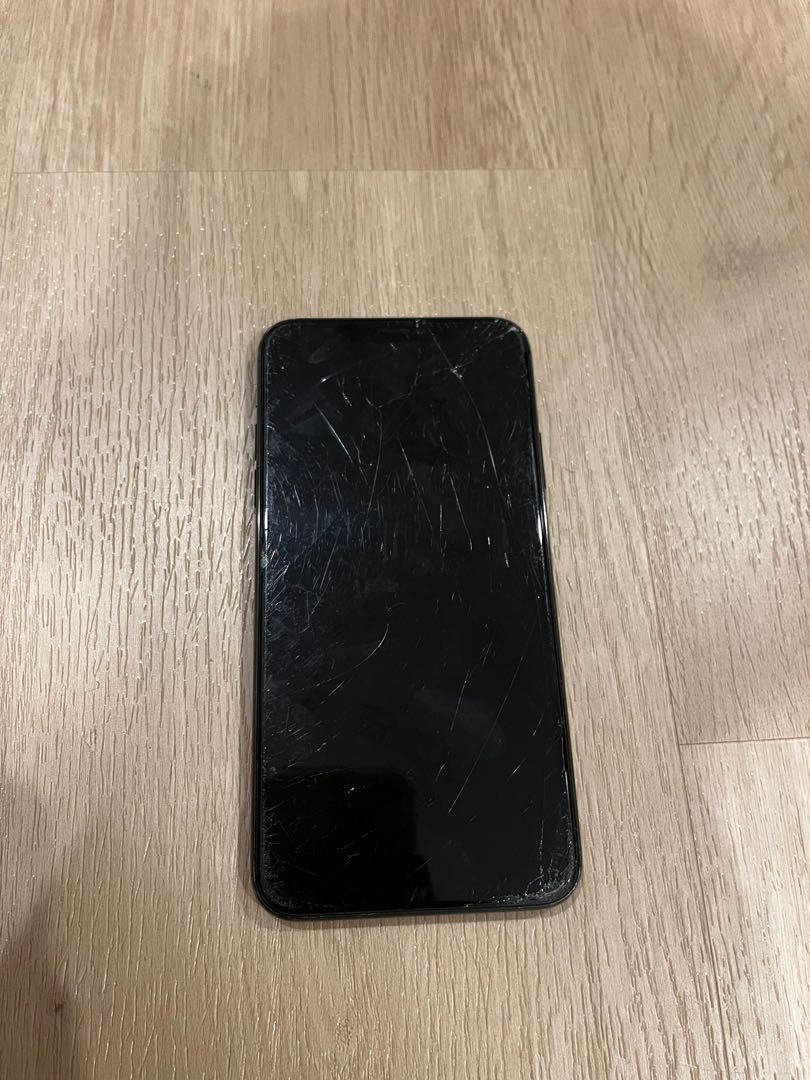 Screen cracked Iphone 11 Pro Max 256GB, Mobile Phones & Gadgets, Mobile ...