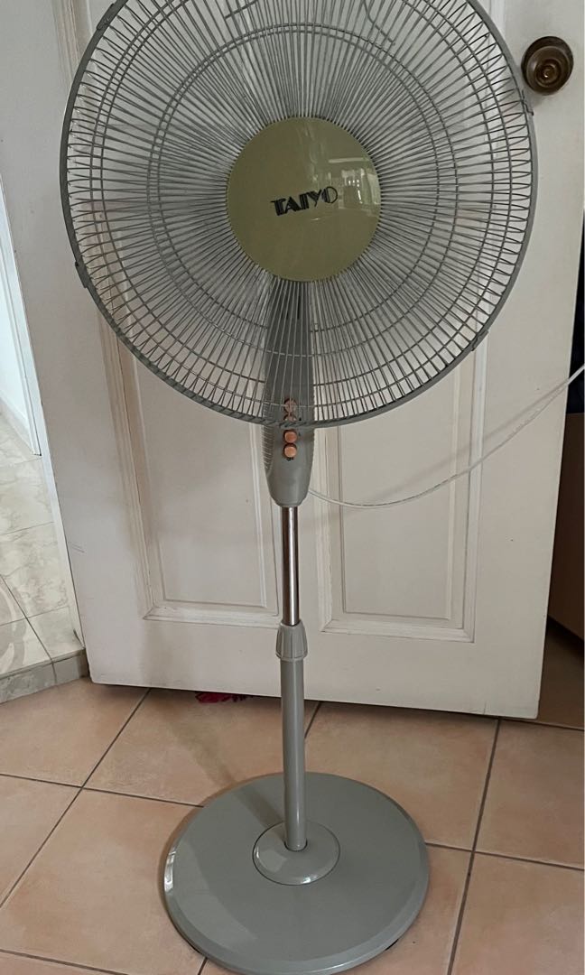 Standing Fan, Furniture & Home Living, Lighting & Fans, Fans on Carousell