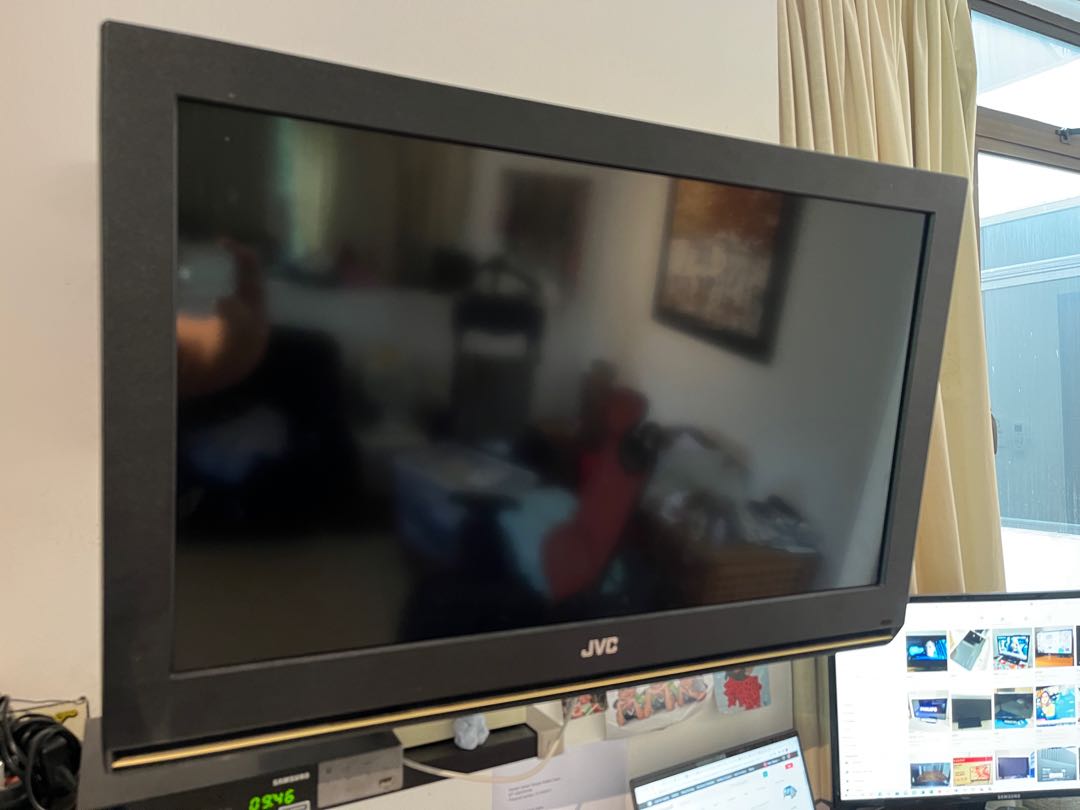 32 inch TV with wall bracket, TV & Home Appliances, TV & Entertainment ...