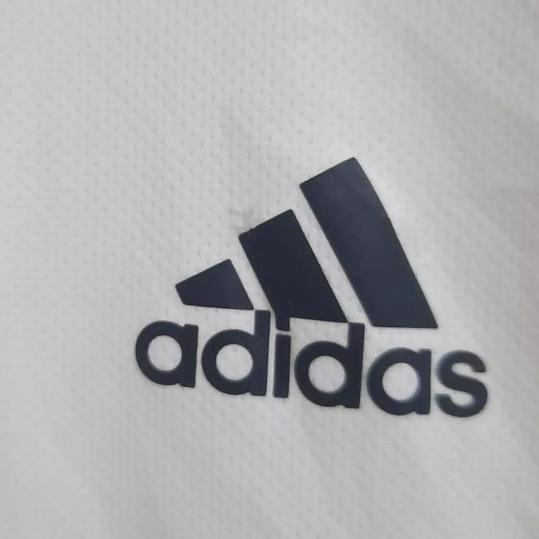 adidas putih, Fesyen Pria, Pakaian , Atasan di Carousell