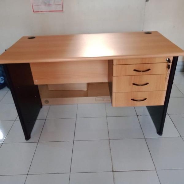 Meja Tulis Meja Kerja UNO Extra Meja Kantor Meja Komputer Meja Belajar ...