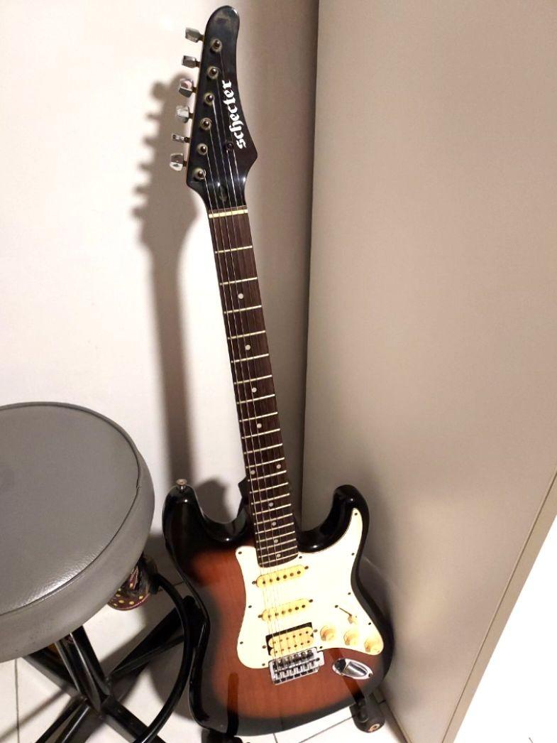 Samick Stratocaster Electric Guitar, Hobbies & Toys, Music & Media ...